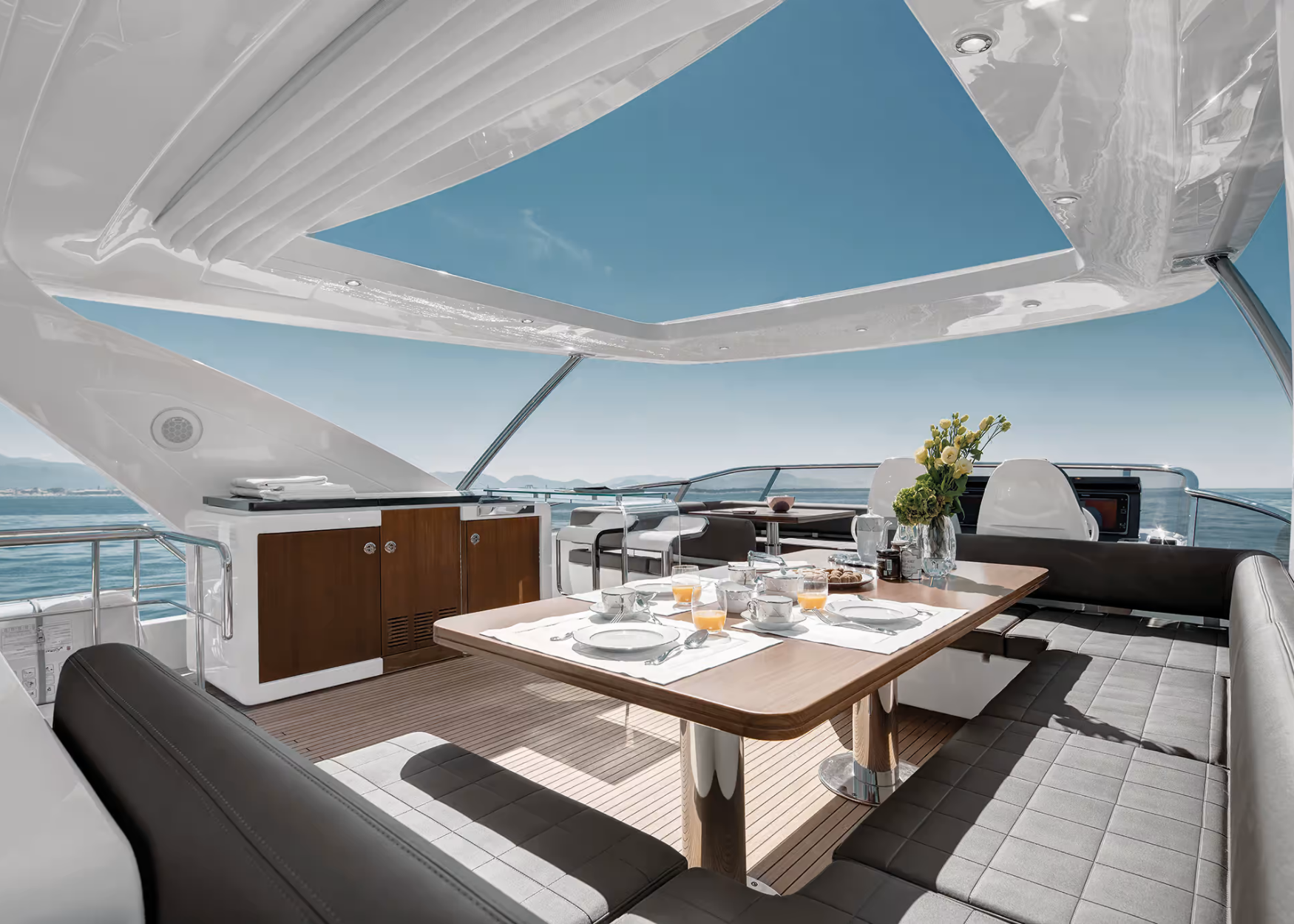 Capturing the phenomenon of sailing: The Azimut Fly's great ambition ...