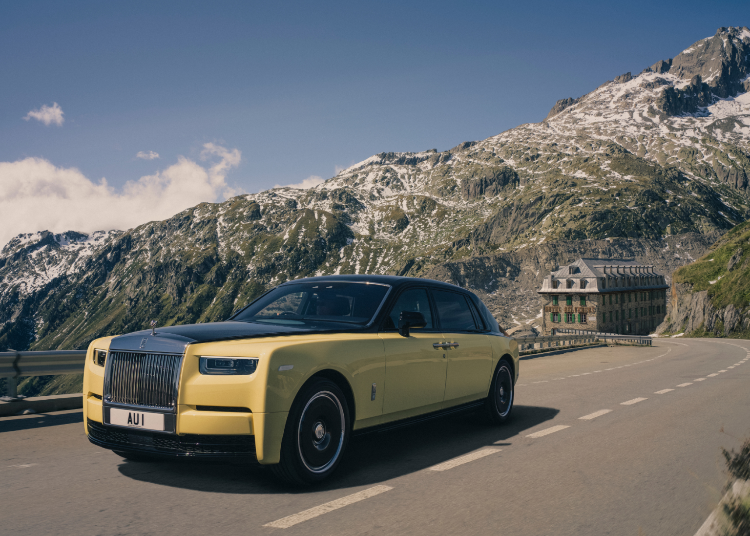 Rolls-Royce Phantom Goldfinger | Boulevard