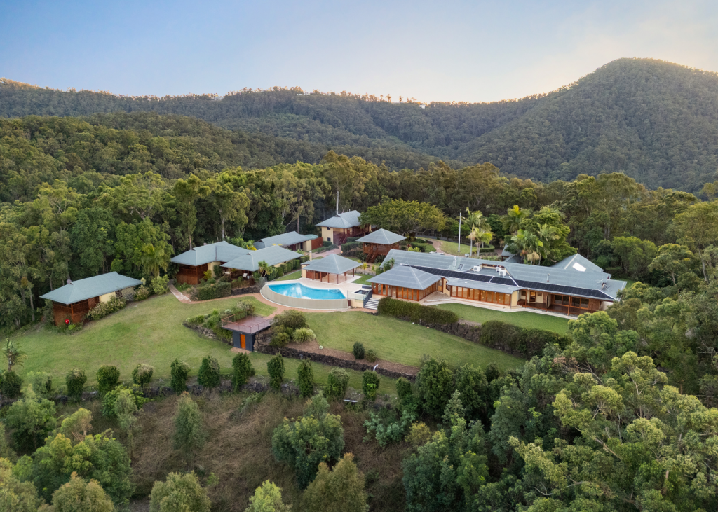 Sold: Grand Willow Vale estate, Ruffles Rd | Boulevard