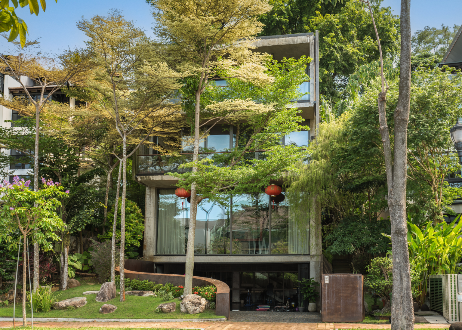 For sale: Art-filled contemporary home, Lakeshore View | Boulevard